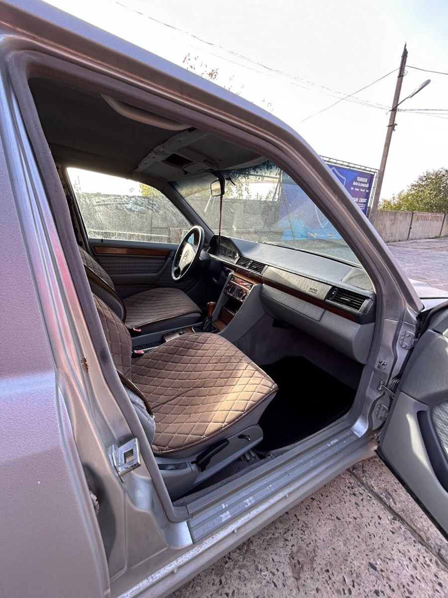 Mercedes Series (W124)