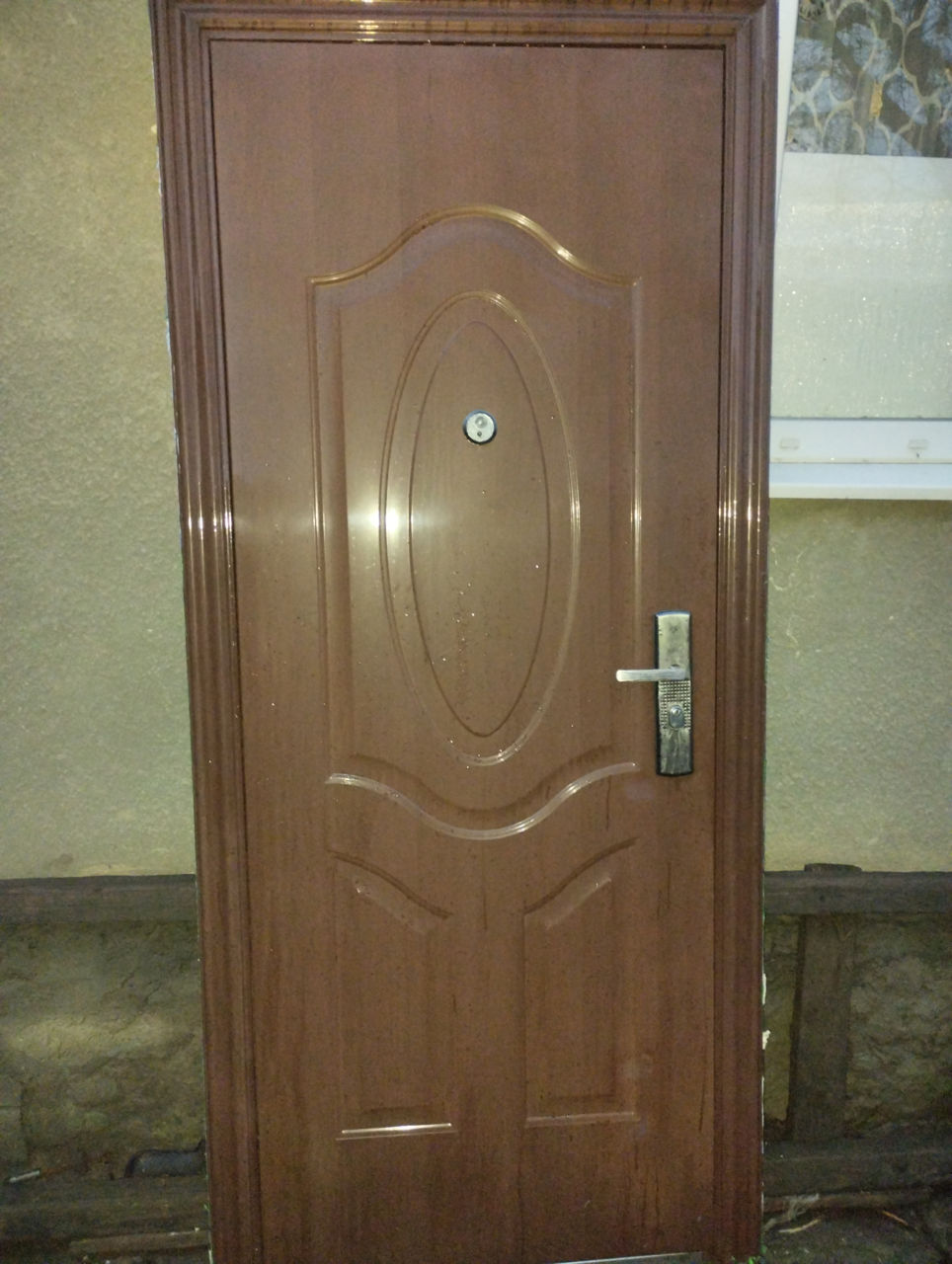 Металлическая дверь