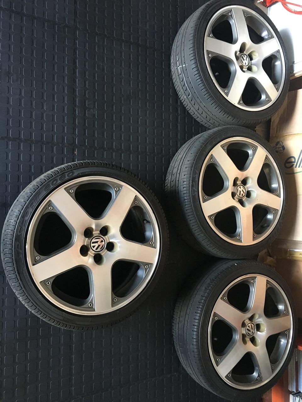 Vind discuri R17 pe anvelope Pirelli de pe VW Golf 4 GTI