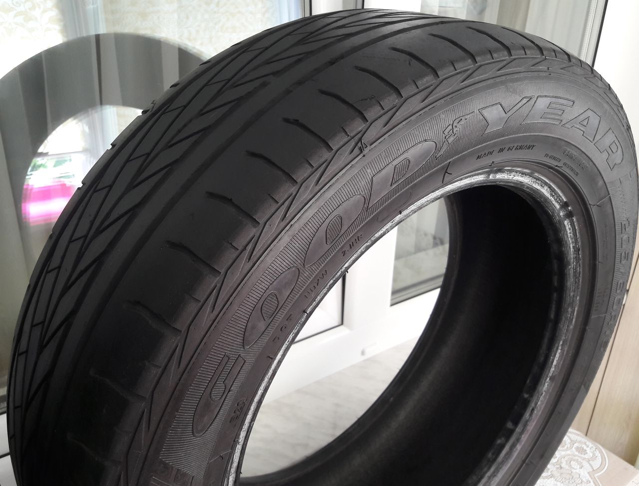 Продам 2 летние шины Good Year 205/60 R16 96W