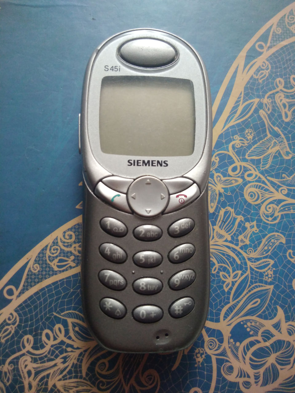 Старый в коллекцию телефон