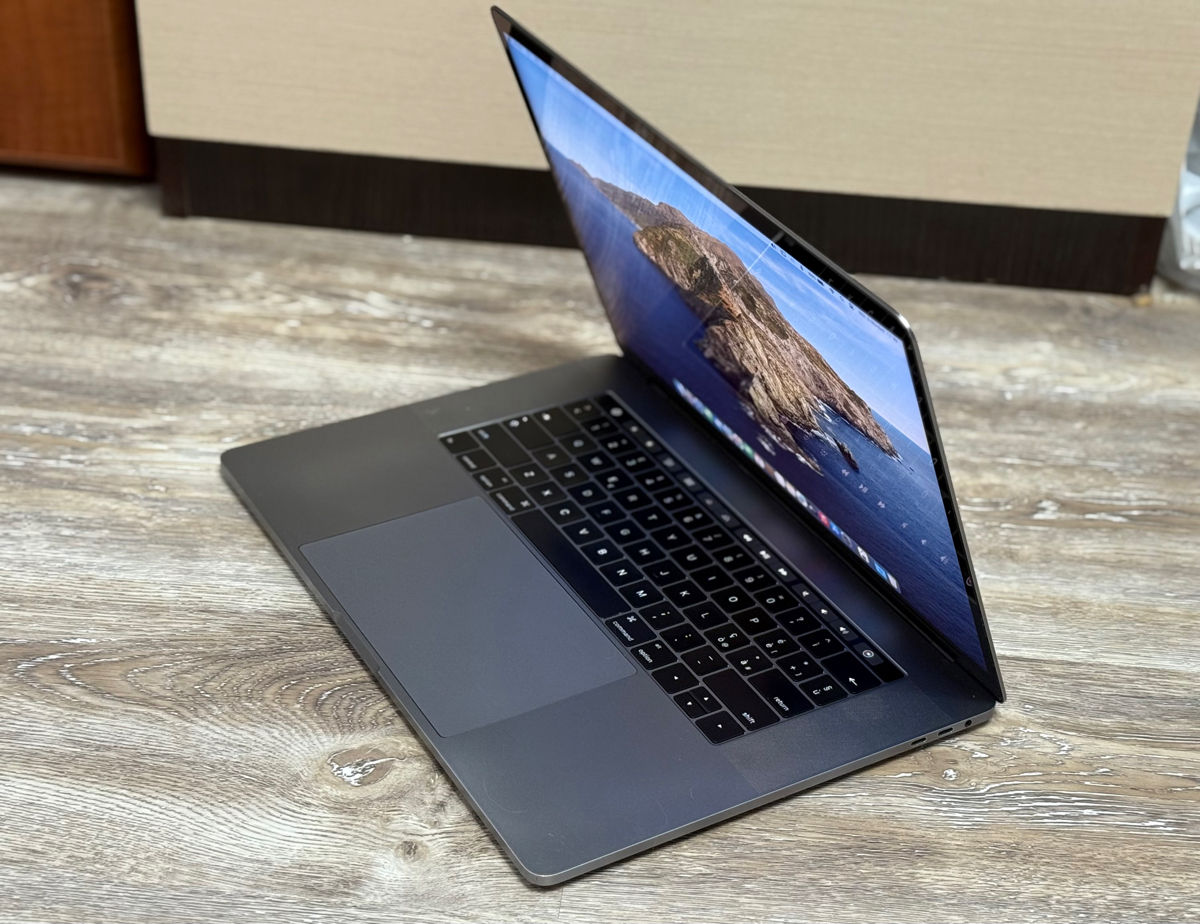 MacBook Pro 15 2017 / i7 / 16Gb