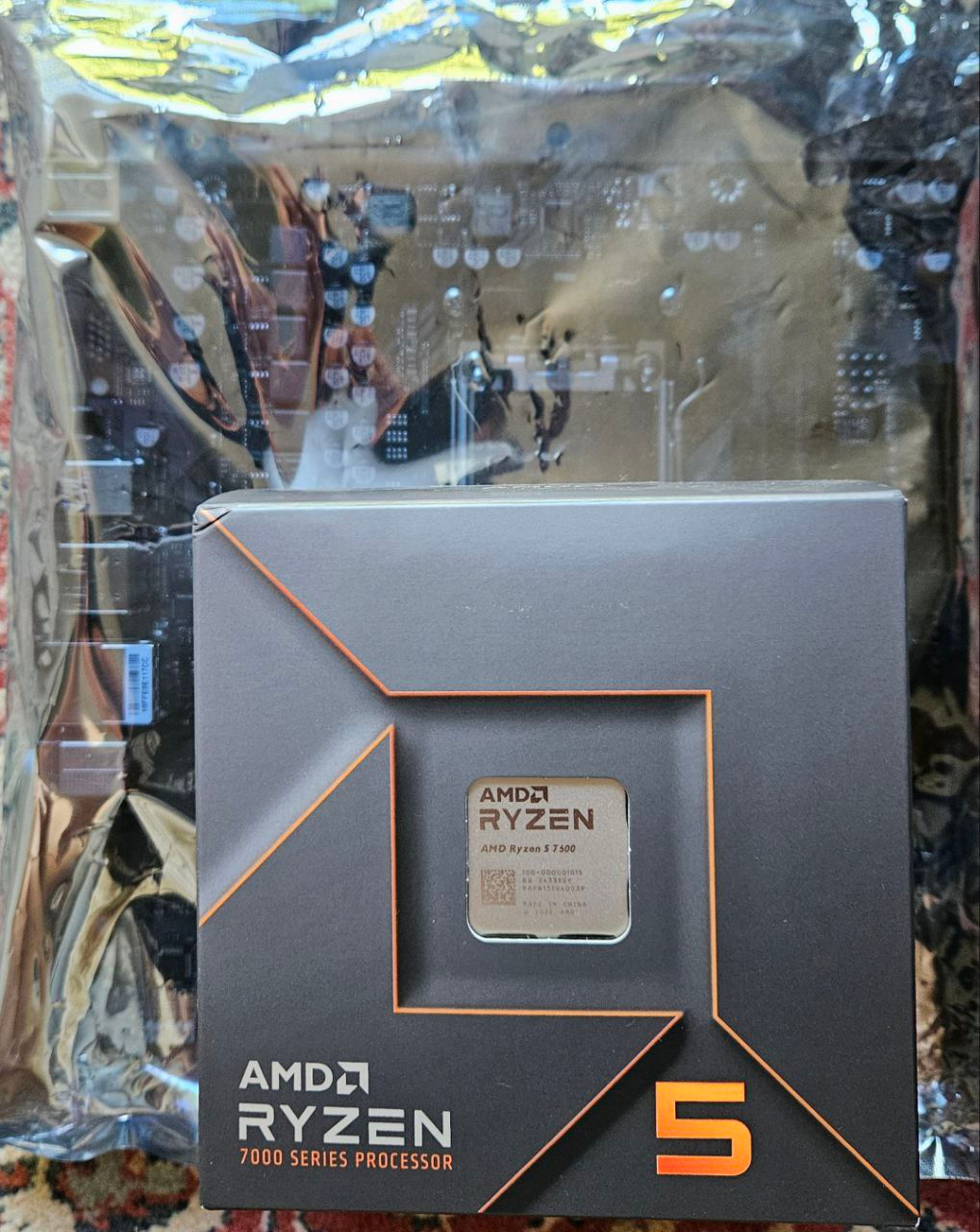 Новый комплект Ryzen 5 7600 box + Gigabyte