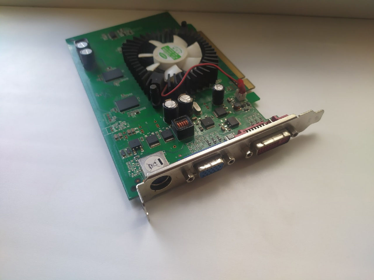 Nvidia GT 7300 256 mb DDR3 128 bit