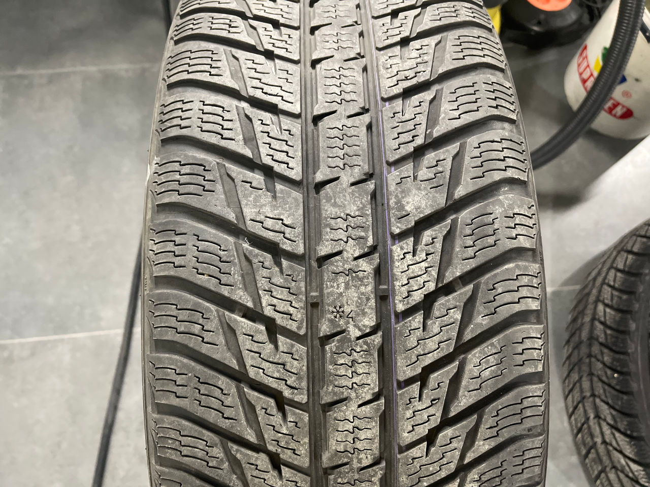 Nokian 235/55 R20
