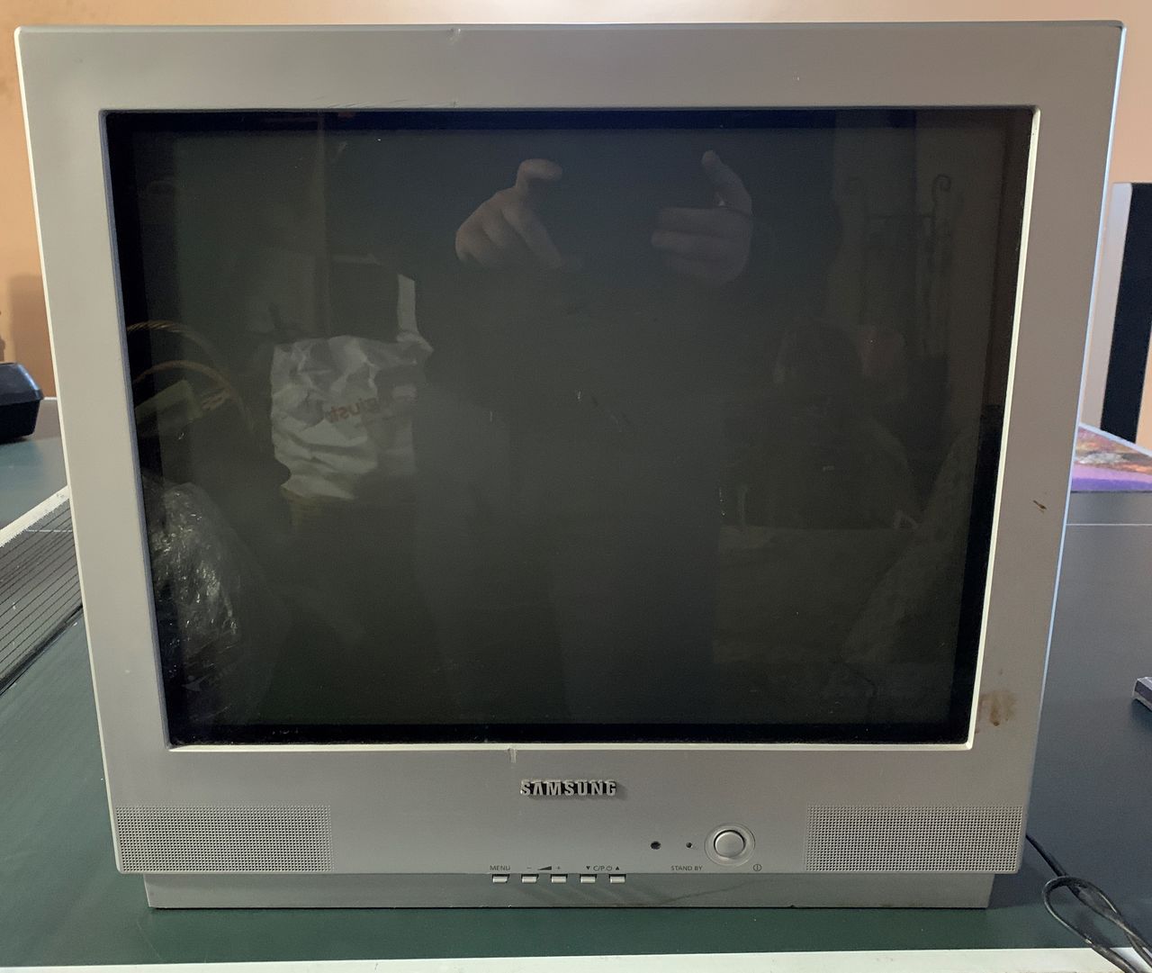 Vând 2 televizoare (modele vechi)