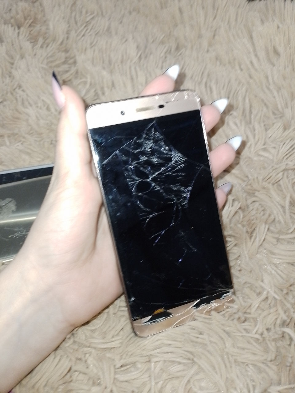 Vând telefoane stricate pentru piese