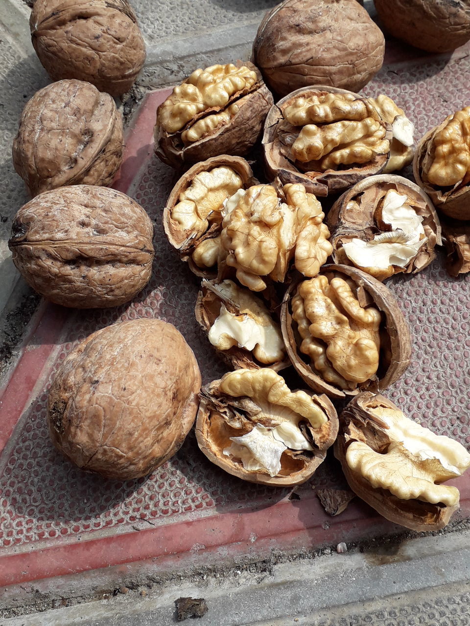 Kumpar nuci din livada