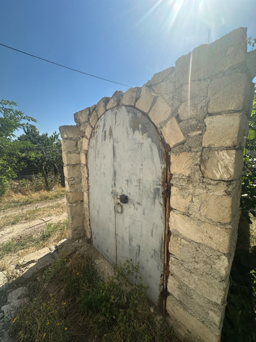 Magdacesti-Casă nefinisată pe 5 Ari.