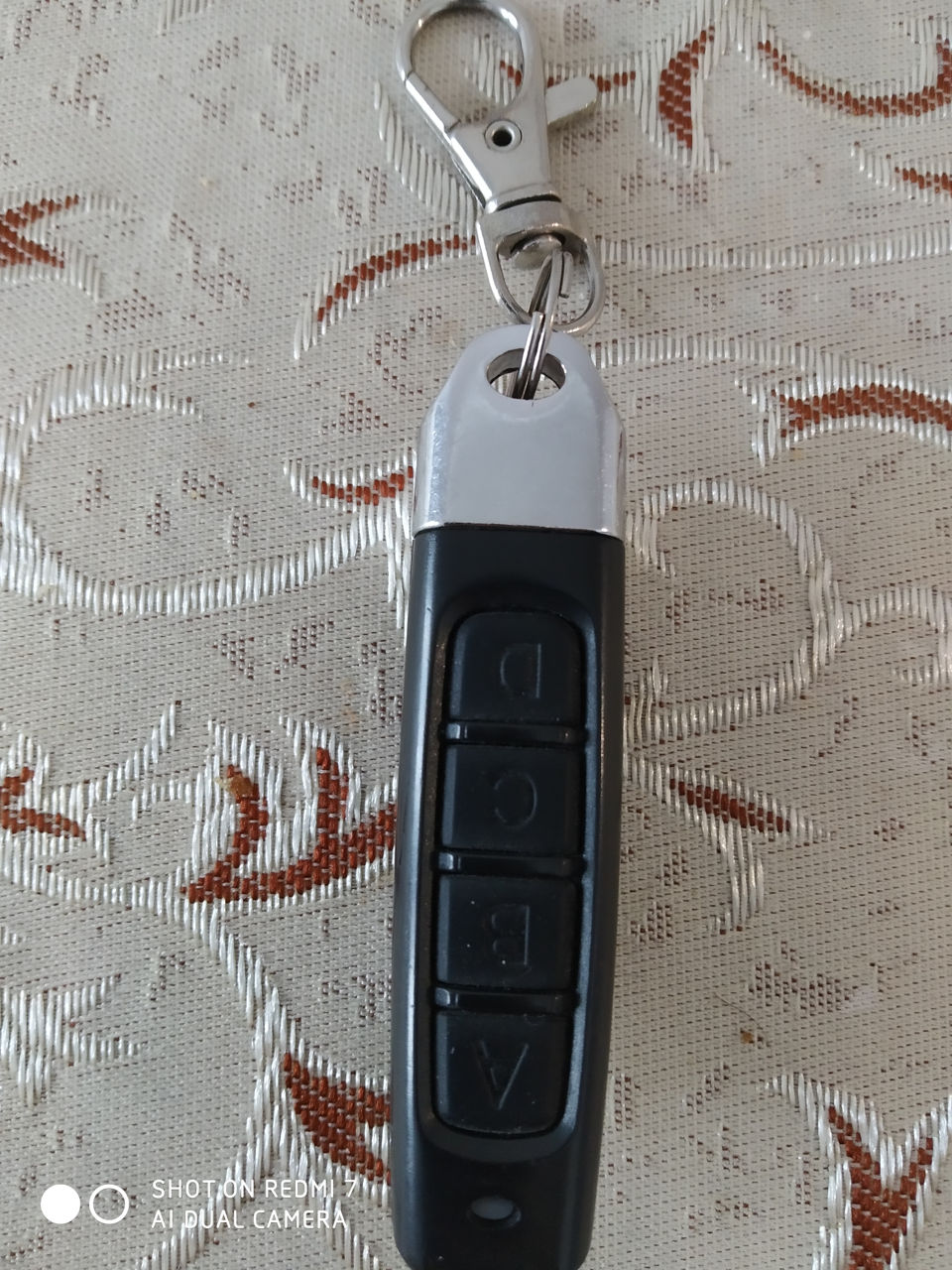 Vînd telecomanda pentru bariere, rolete.