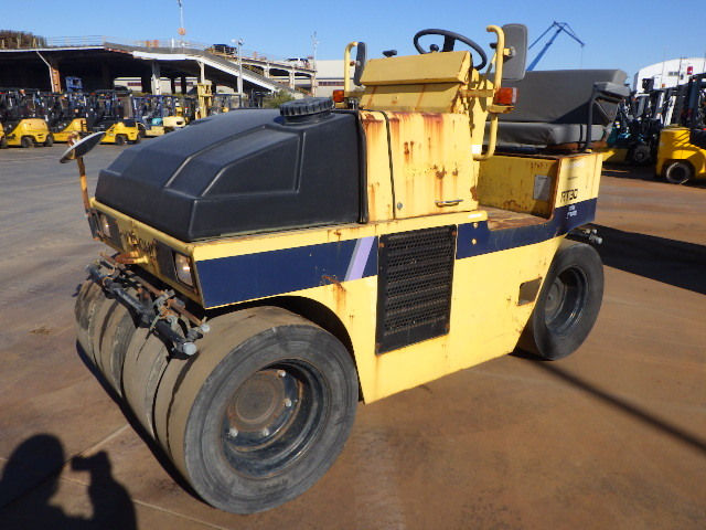 Compactor hitachi rt30 de vânzare