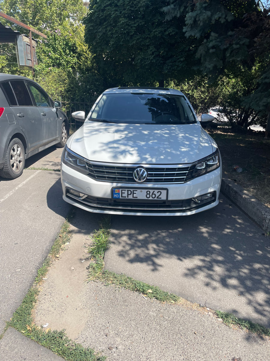 Volkswagen Passat an. 2017 cu rulaj 180000 km, Benzină, 10500