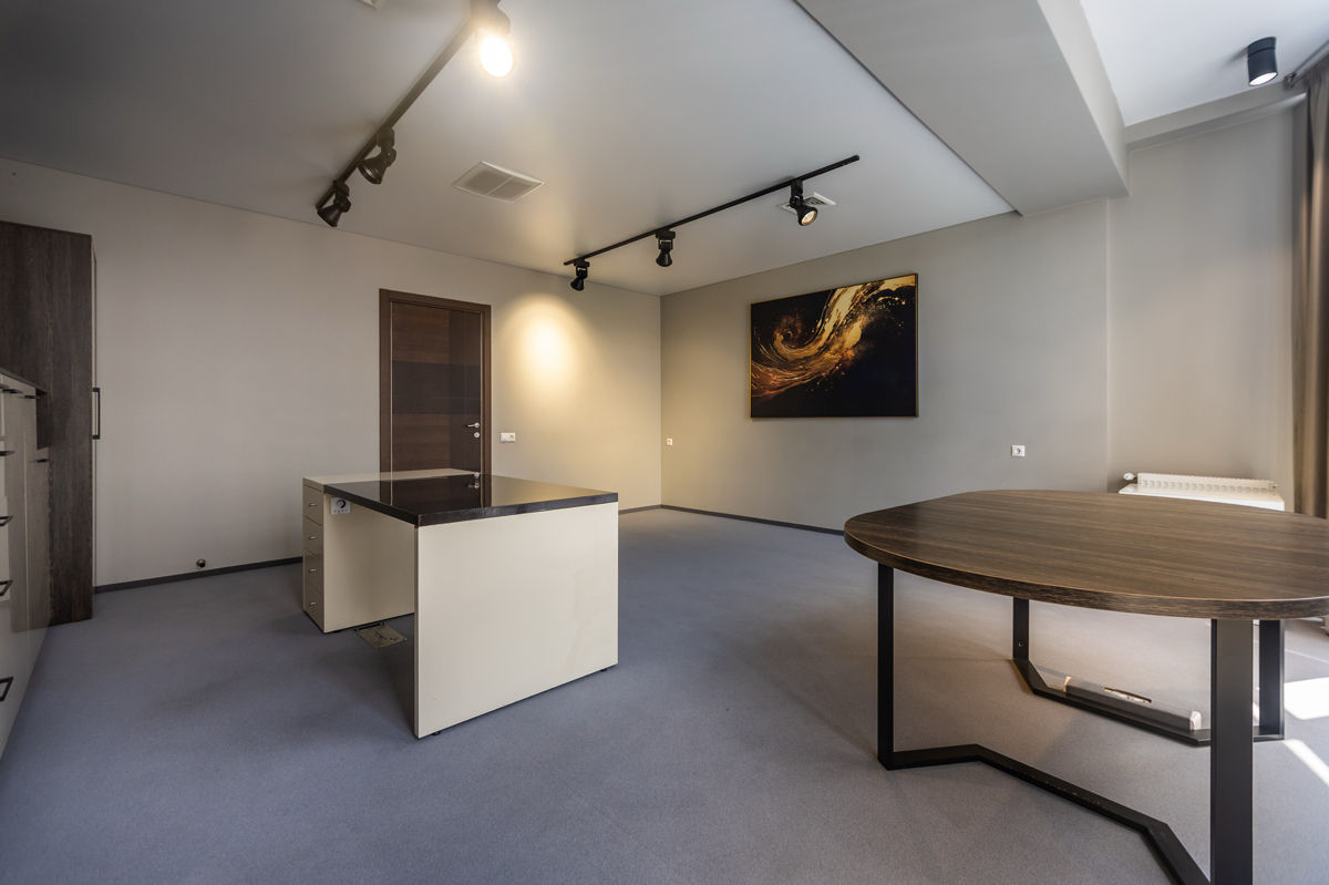 Oficiu în centrul diplomatic