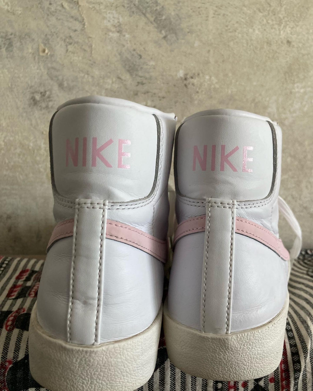 Nike blazer pink swoosh