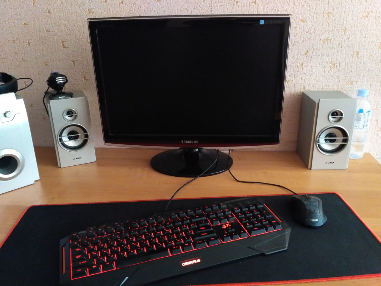 Samsung SyncMaster T220 (22", 1680x1050, 2ms)