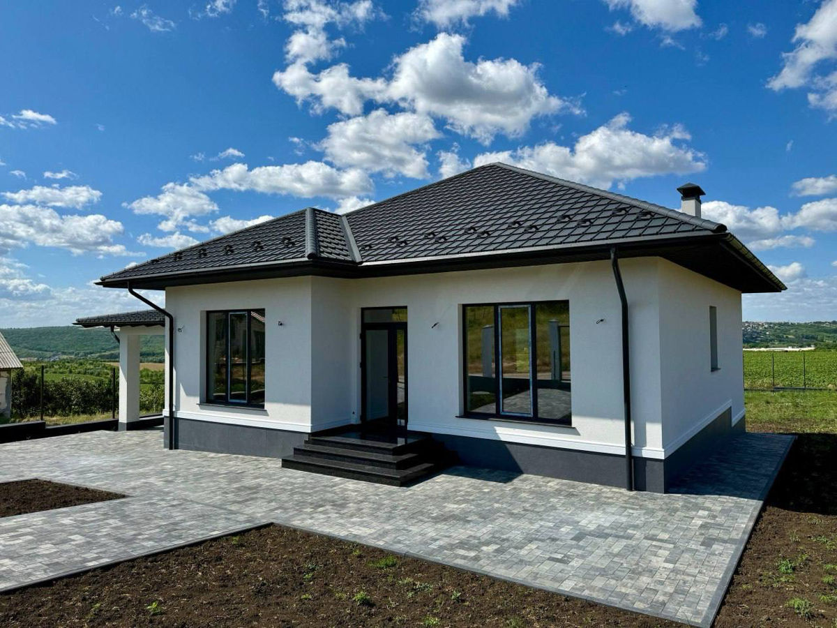 Casă în comuna Cruzești, variantă albă