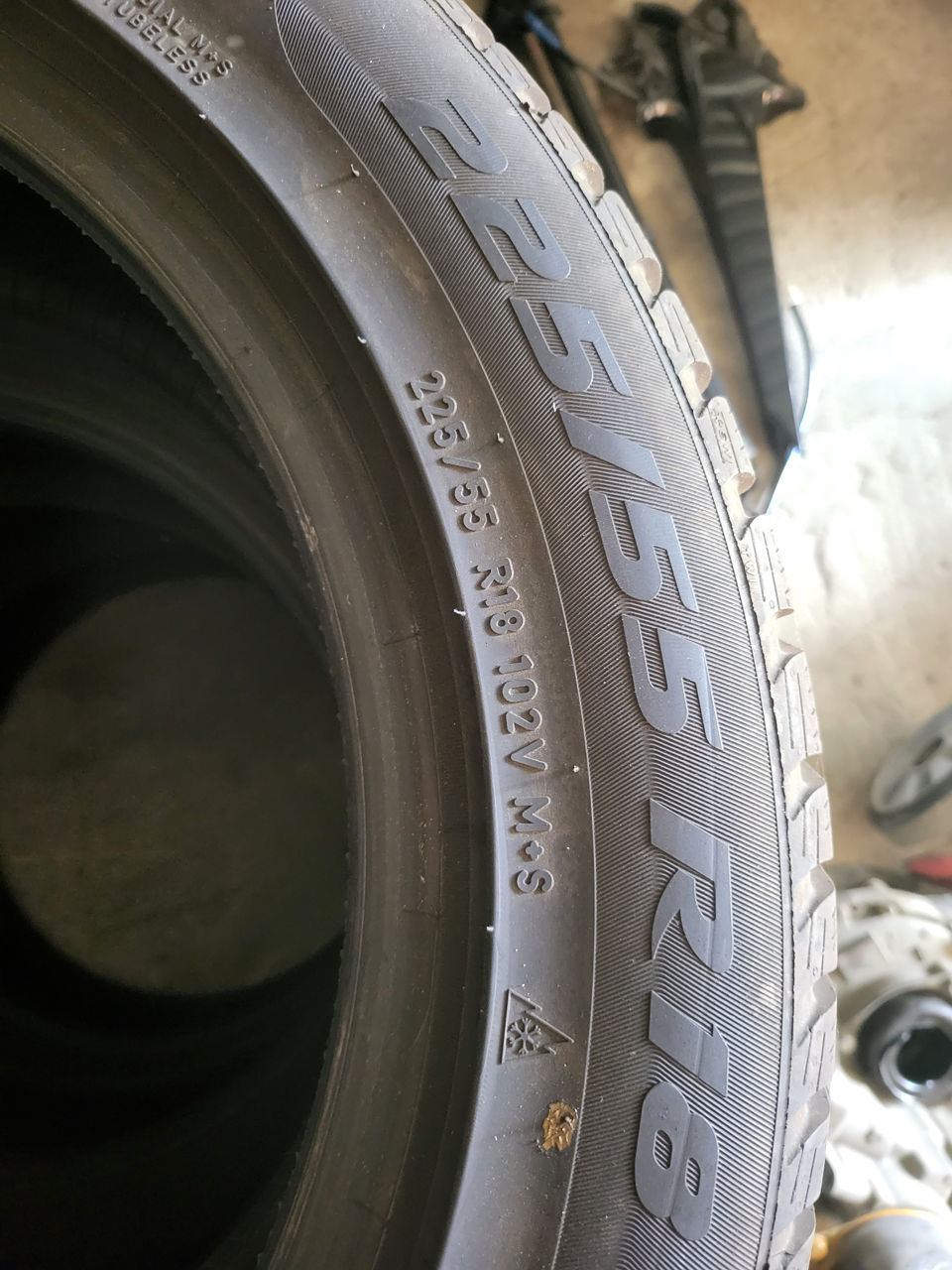 225/55R18