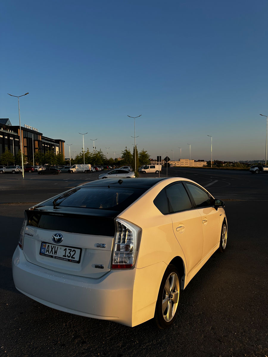 Toyota Prius 2010 г. с пробегом 300 км, Гибрид, 5500