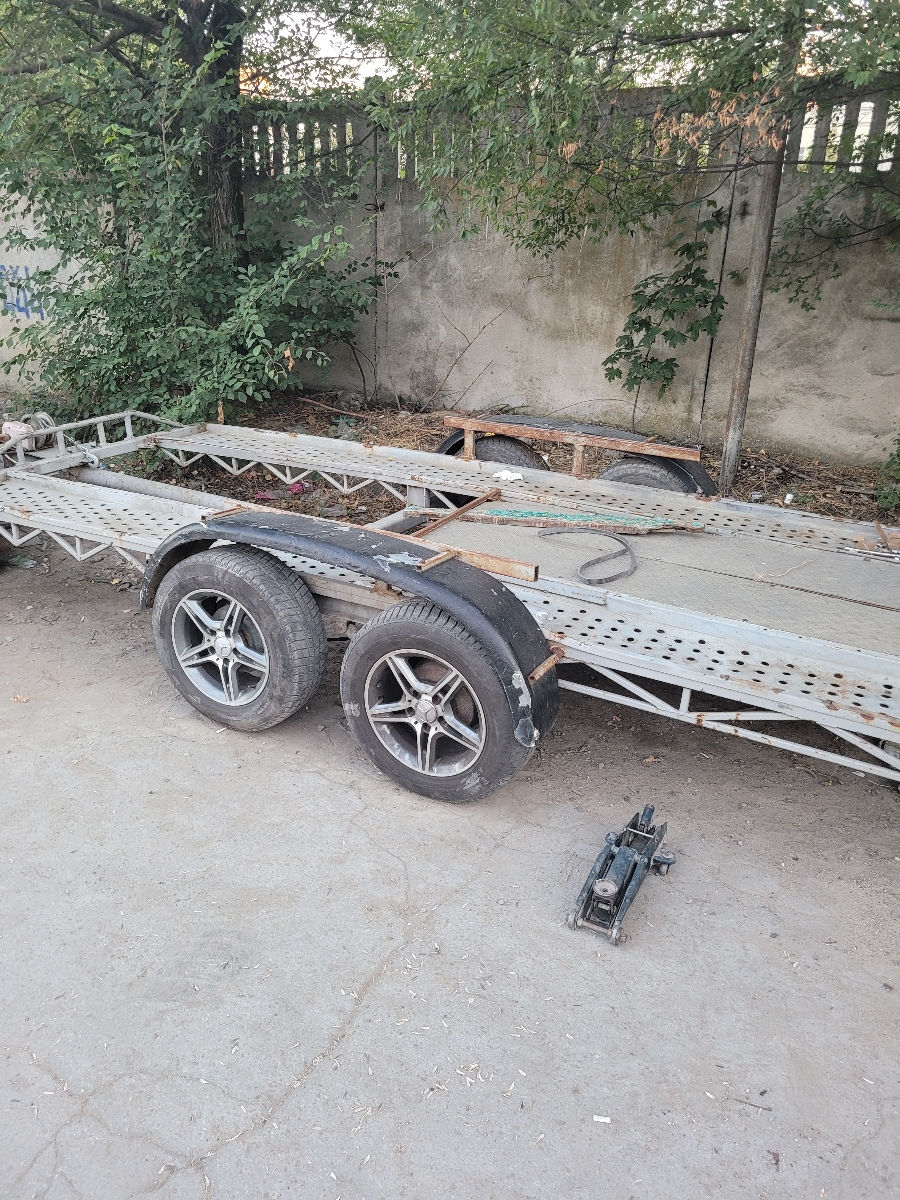 Remorca Auto Tral