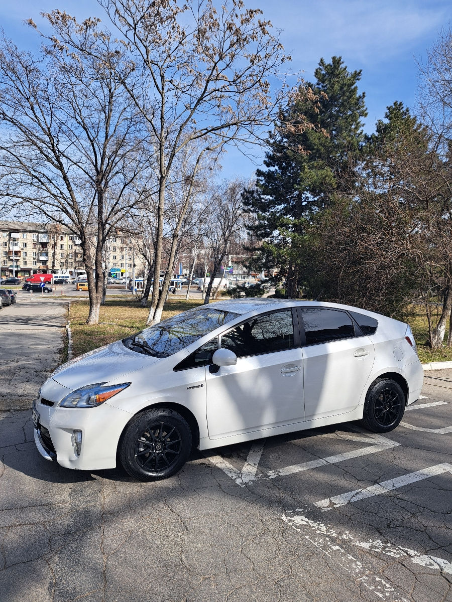 Toyota Prius 2012 г. с пробегом 97000 mi, Гибрид, 7300