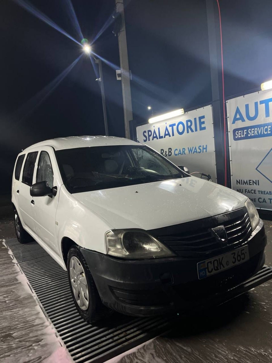 Dacia Logan an. 2009 cu rulaj 417000 km, Benzină, 1700
