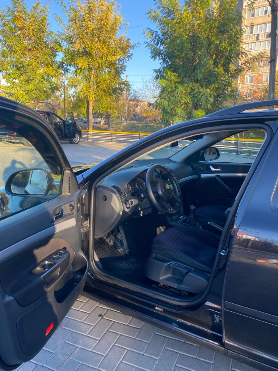 Skoda Octavia an. 2009 cu rulaj 204000 km, Benzină, 6200