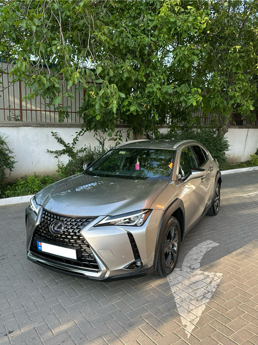 Lexus UX 2022 г. с пробегом 18200 км, Гибрид, 24500