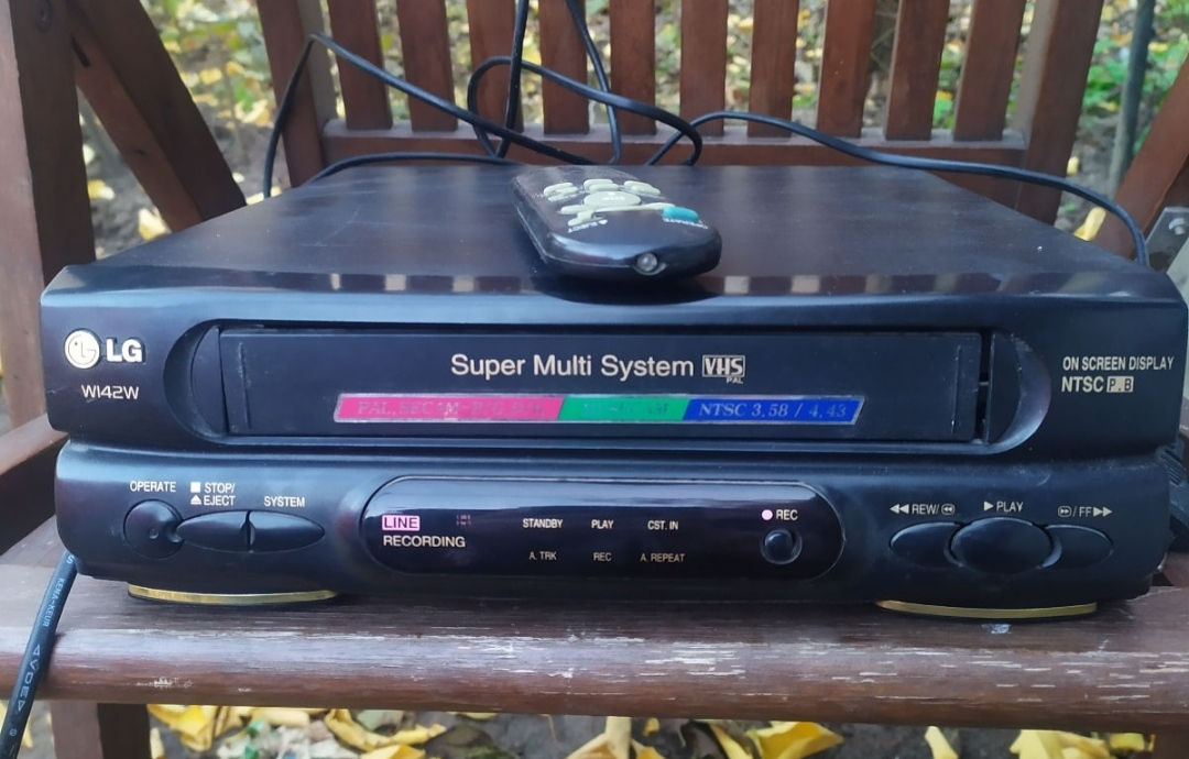 Видео магнитофон LG.