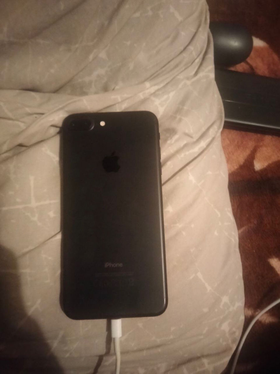 Vând telefon iPhone 7 plus 128 gb