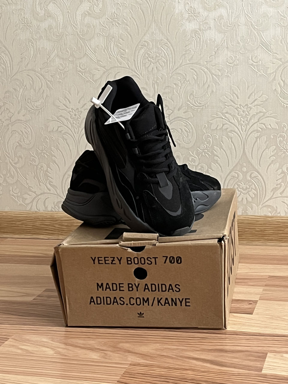 Adidas yeezy boost 700