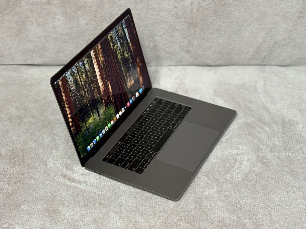 MacBook Pro 15/32Gb/Radeon Pro 560X