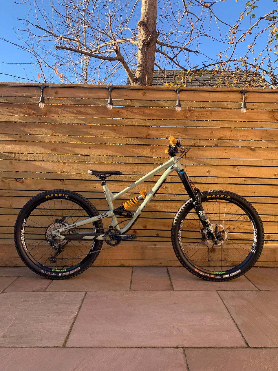 2021 Commencal clash