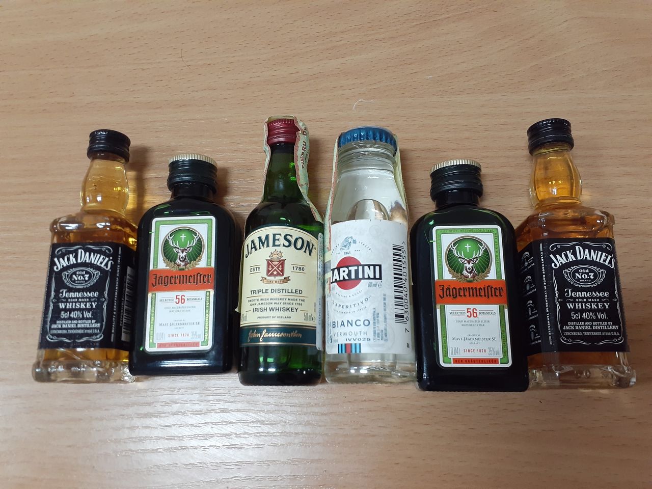 Sticlute mici alcool