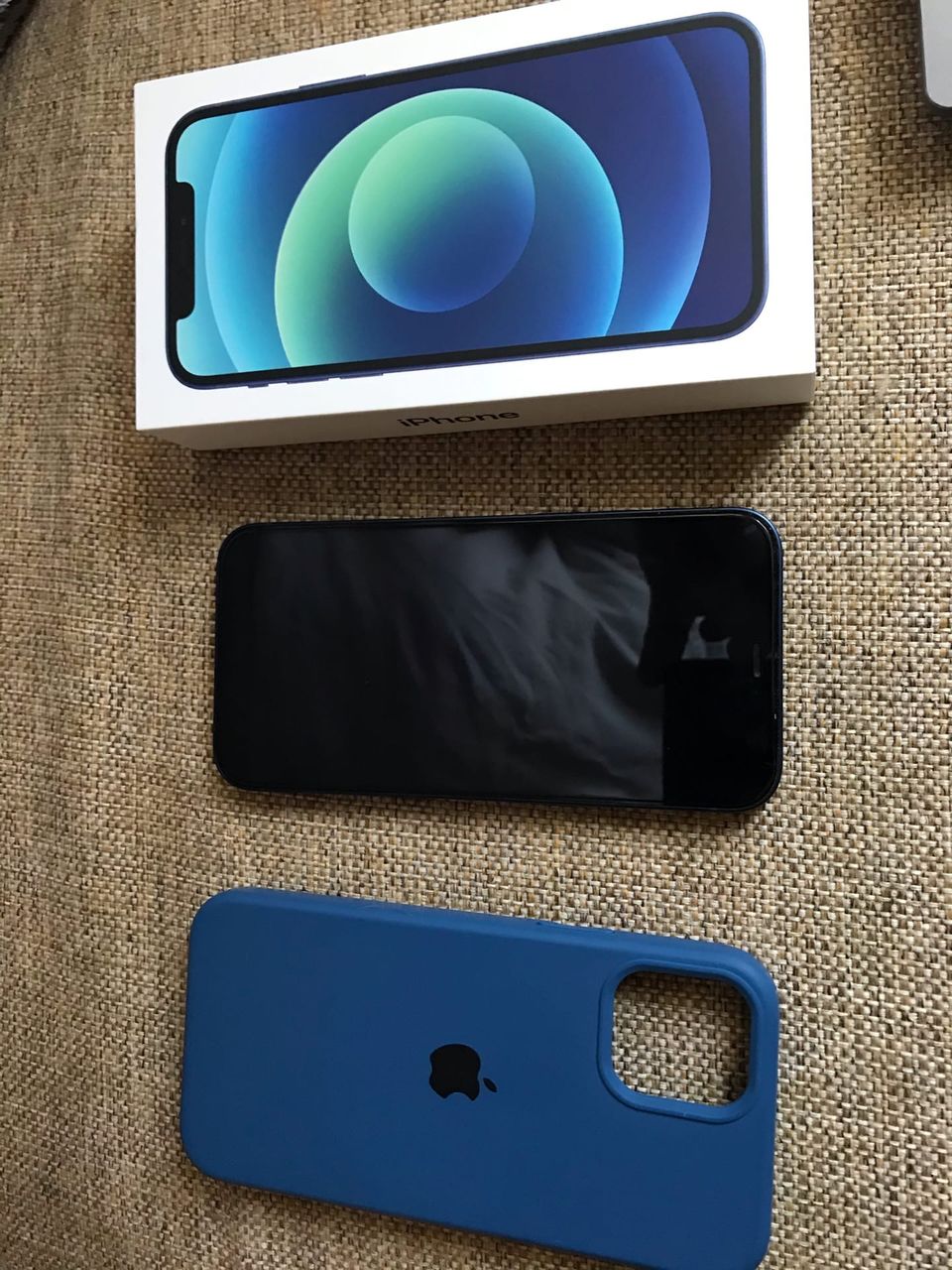 iPhone 12 Blue 64 gb ideal.