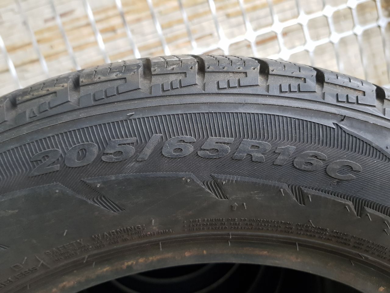 205/65/R16C 205/65/16C 255/40/R19 275/40/R21 Фото 1-2 Nexen 205/65/R16С ...