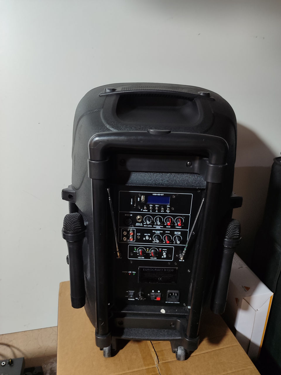 Boxa cu acumulator 350 w Bluetooth, 2 Microfoane Flashca ,Aux , usb, fm