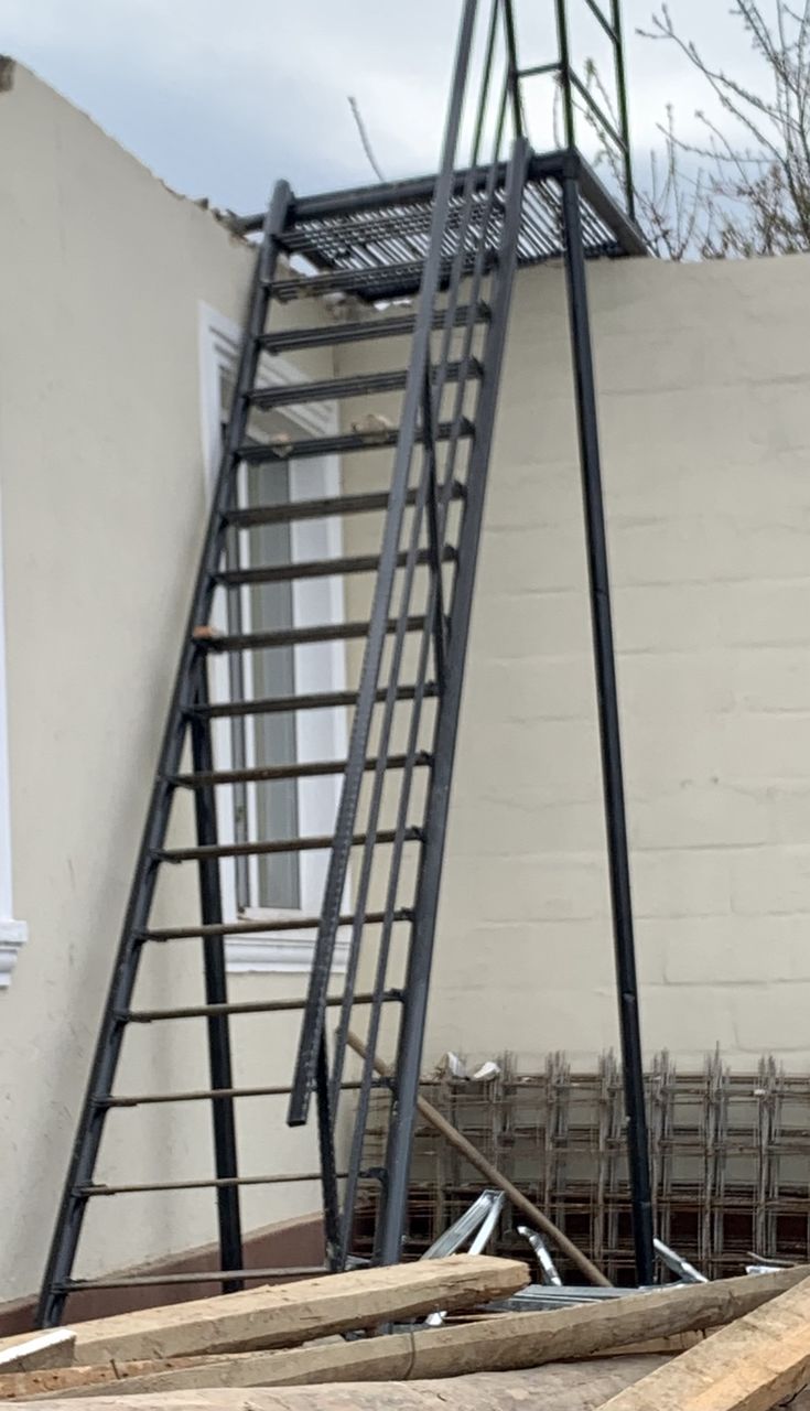 Scara metal galvanizat