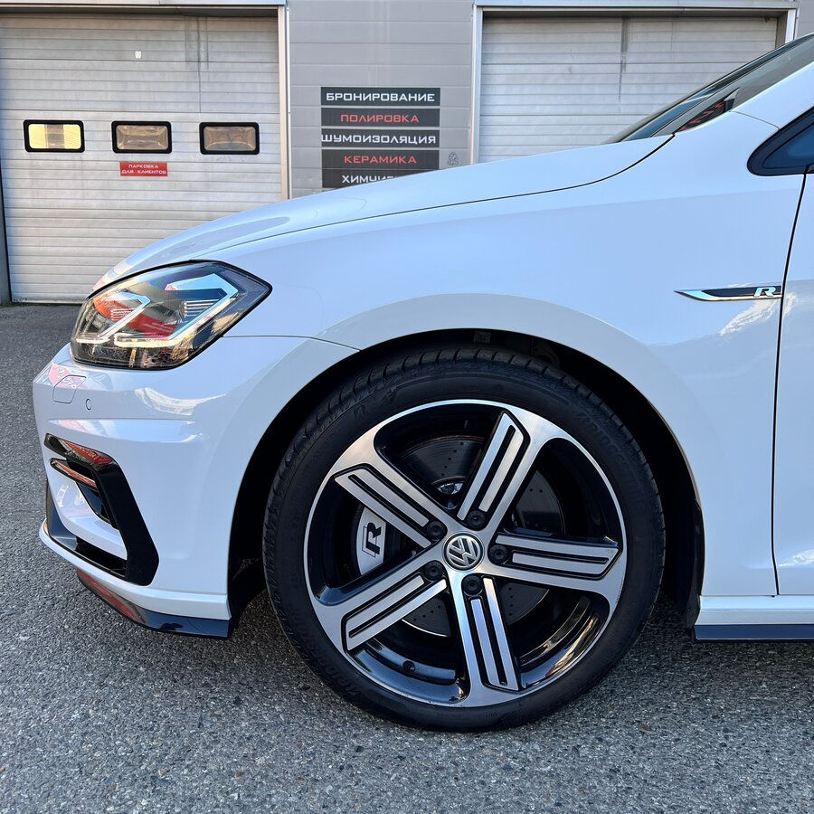 225/40/R18. VW Golf 7R