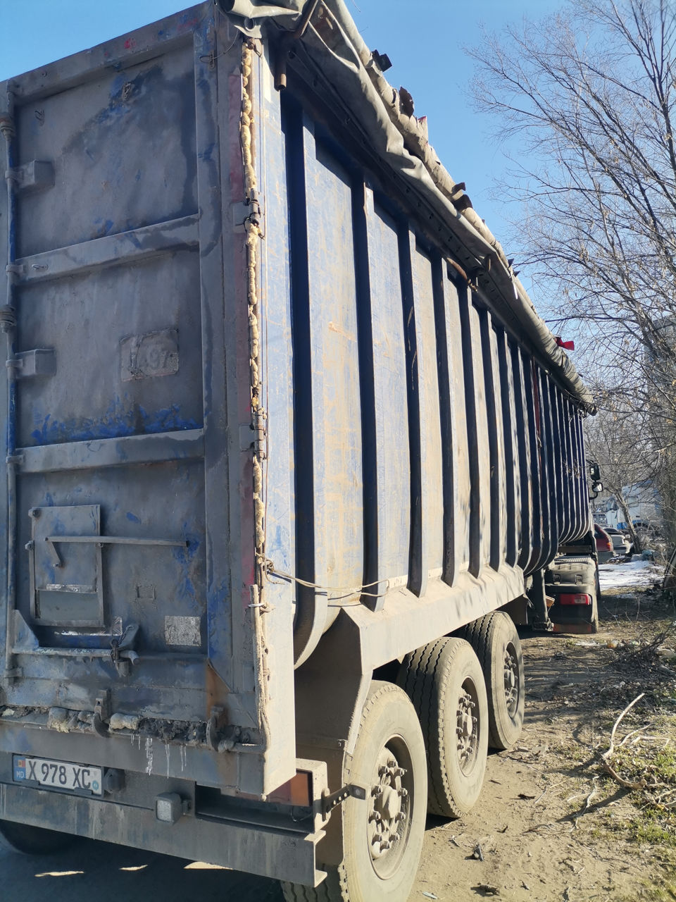 Semiremorca basculanta