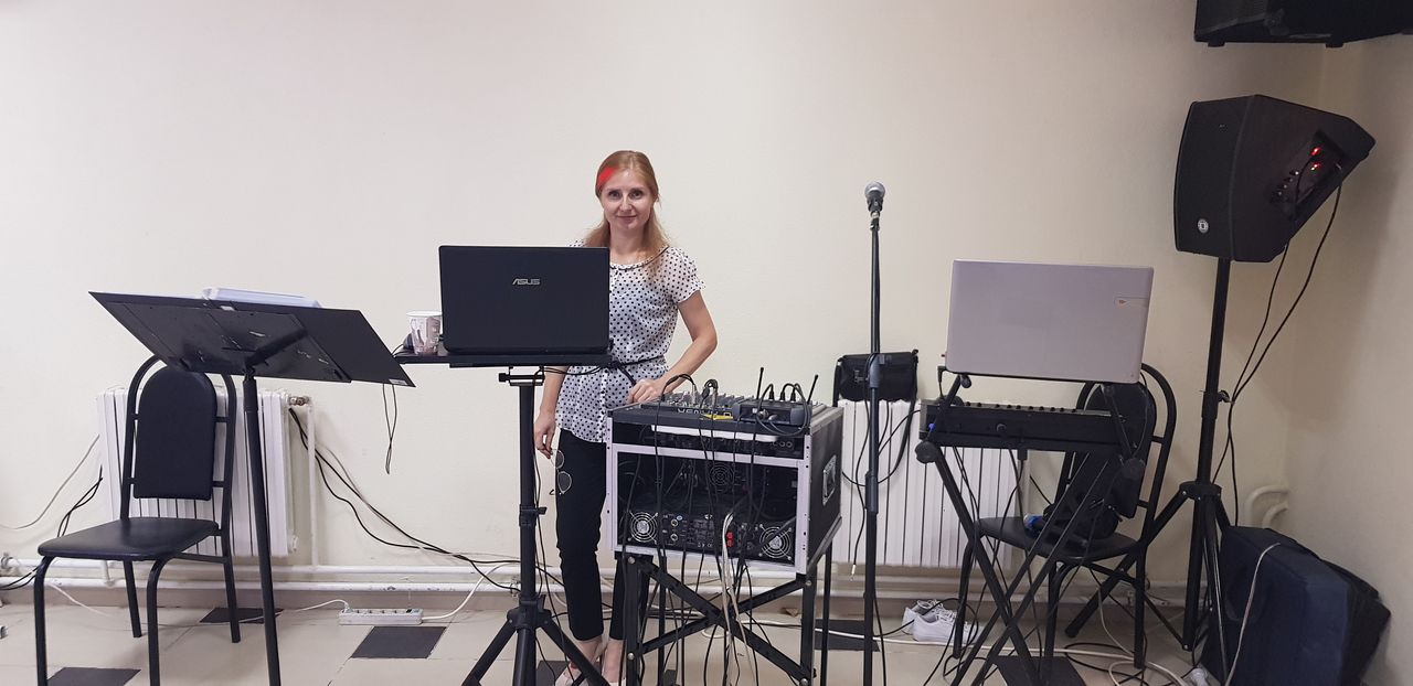 Dj-muzica pentru petrcere+solista,solist la cumatrii,nunti,petrecere ...