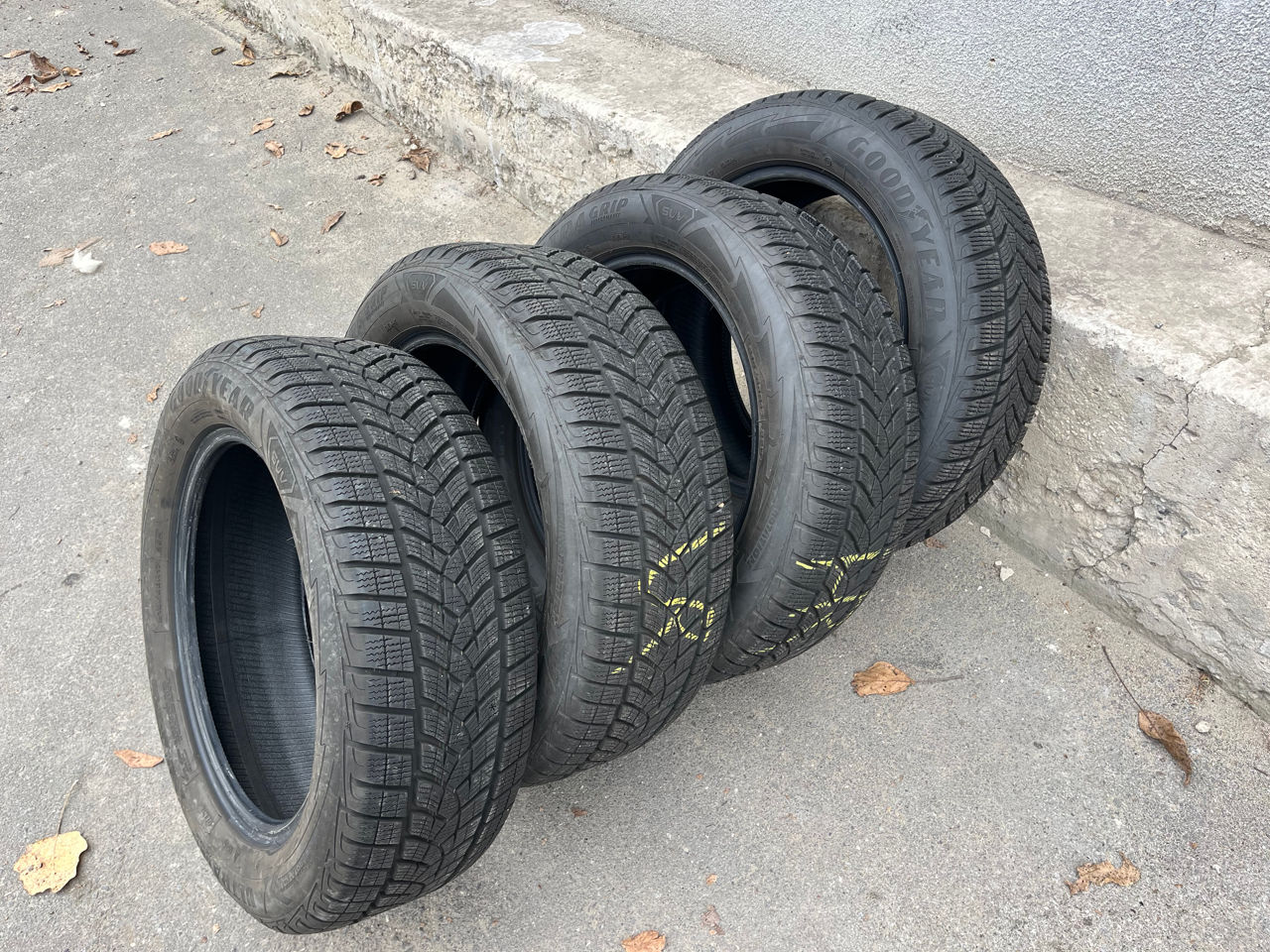 Set Anvelope R17 215/60