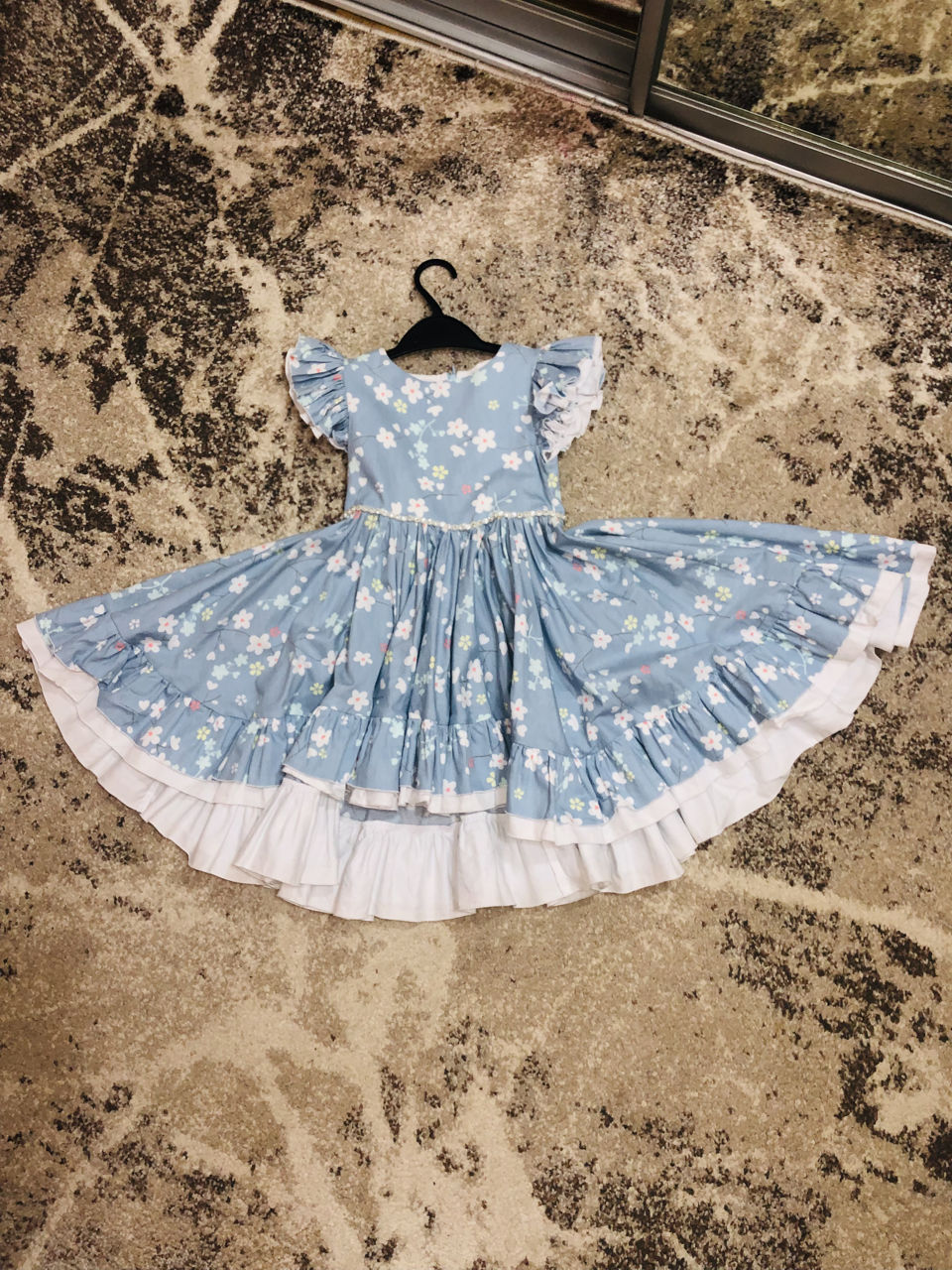 Нарядное платье на девочку 4-5 лет и другие вещи в отличном состоянии