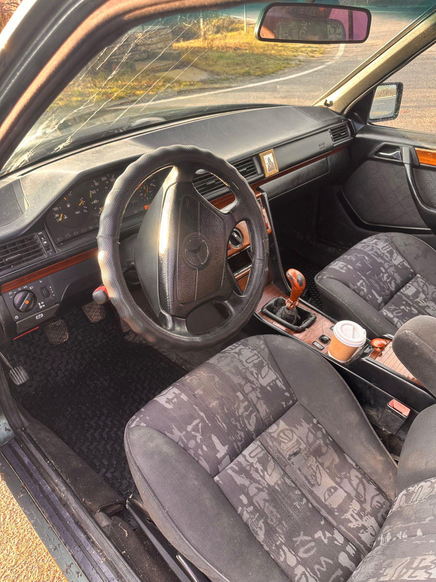 Mercedes E-Class an. 1994 cu rulaj 120485 km, Diesel, 900