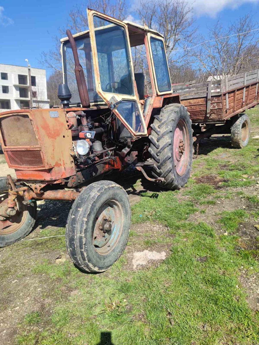 Se vinde tractor ЮМЗ cu remorcă și agregate agricole