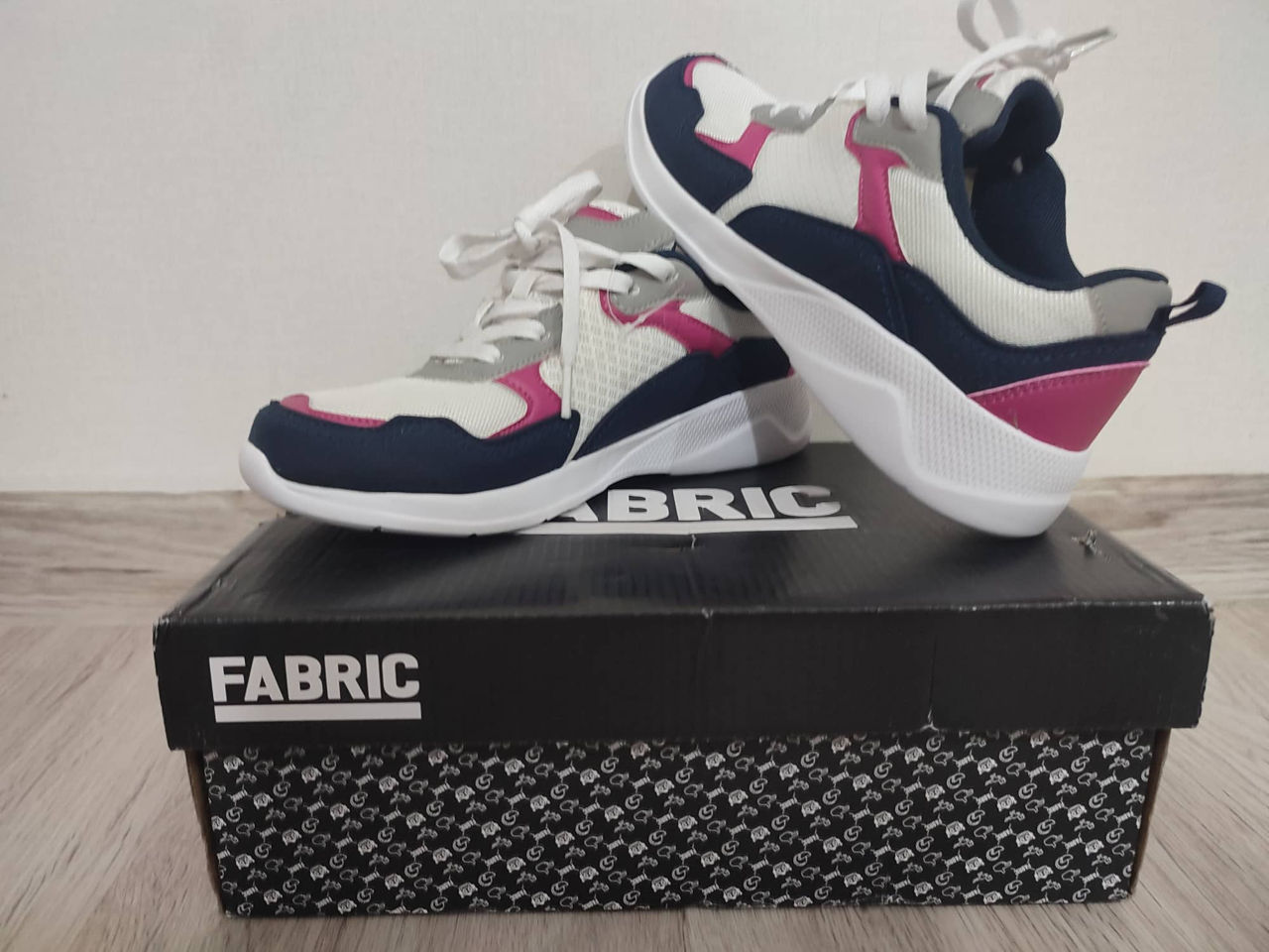 Adidasi noi pentru fetite