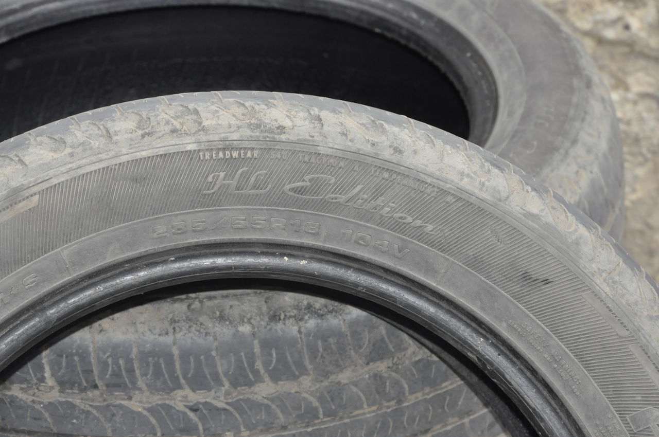 R18 235/55 GoodYear
