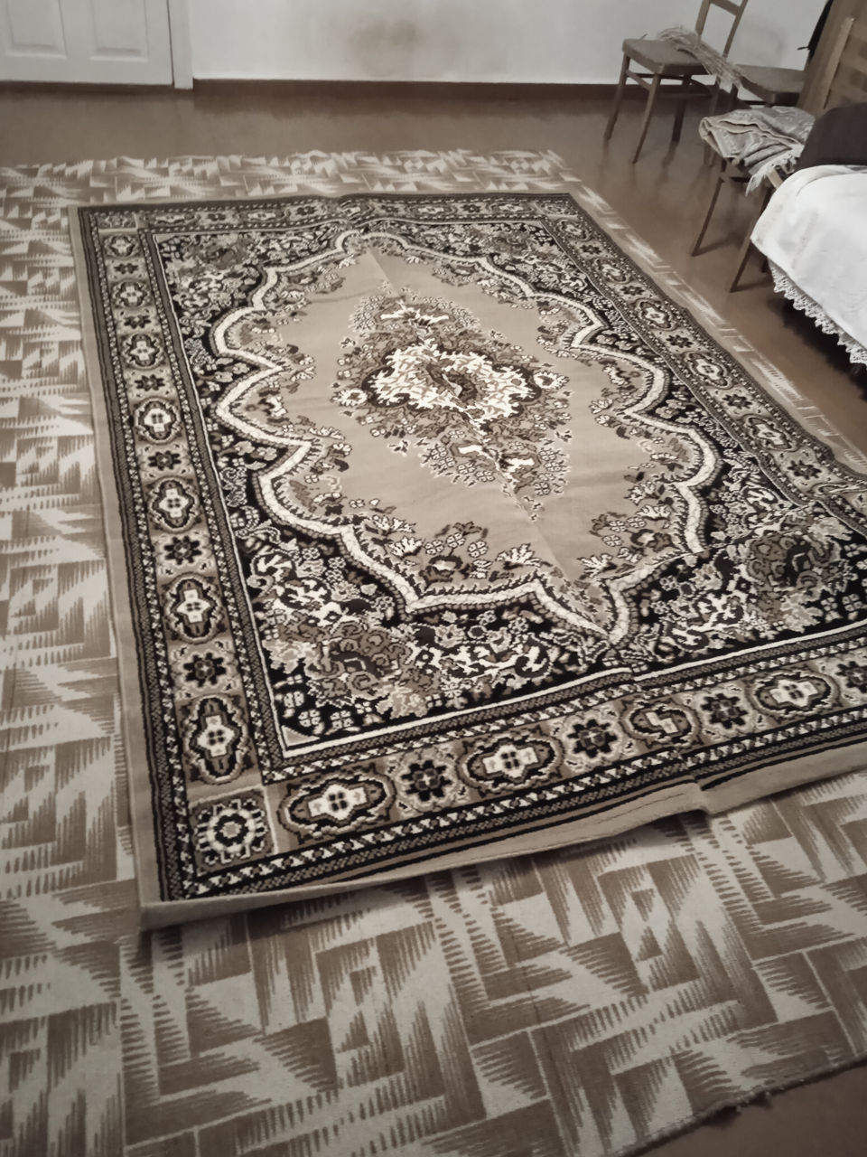 Vind covor de pus pe perete