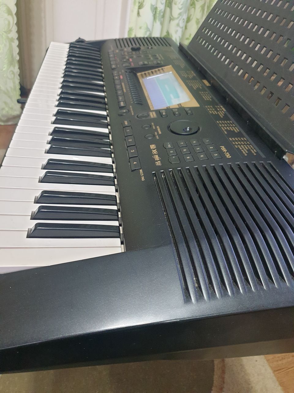 Yamaha psr 730