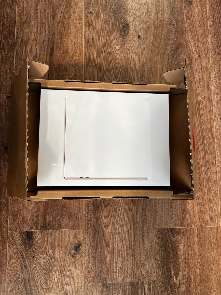 MacBook AIR 13 Процессор M2 Gold