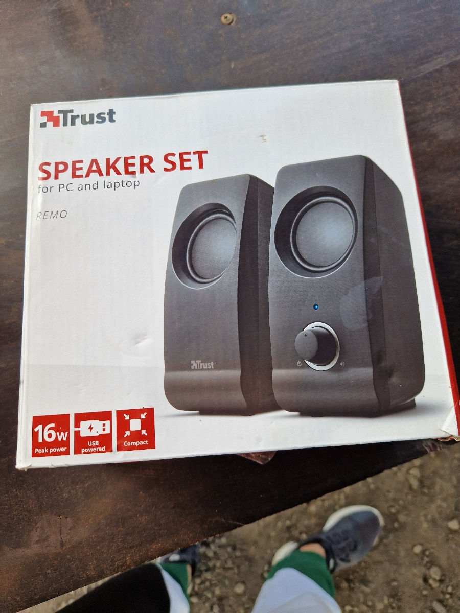 Vind 2 boxe pentru calculator